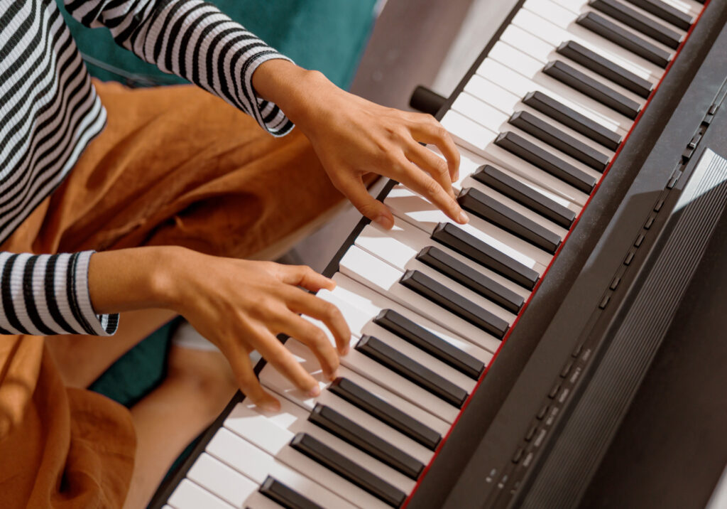 Học Piano đệm hát có cần biết nhạc cổ điển không